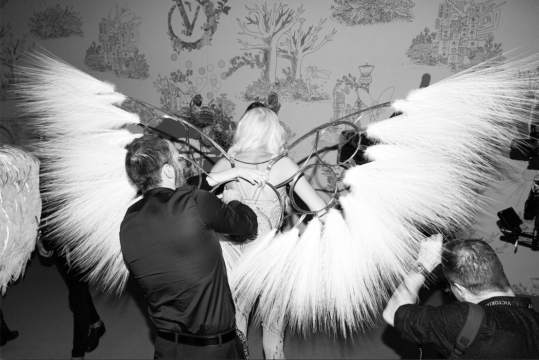 Victorias Secret Devon Windsor - 10 Magazine