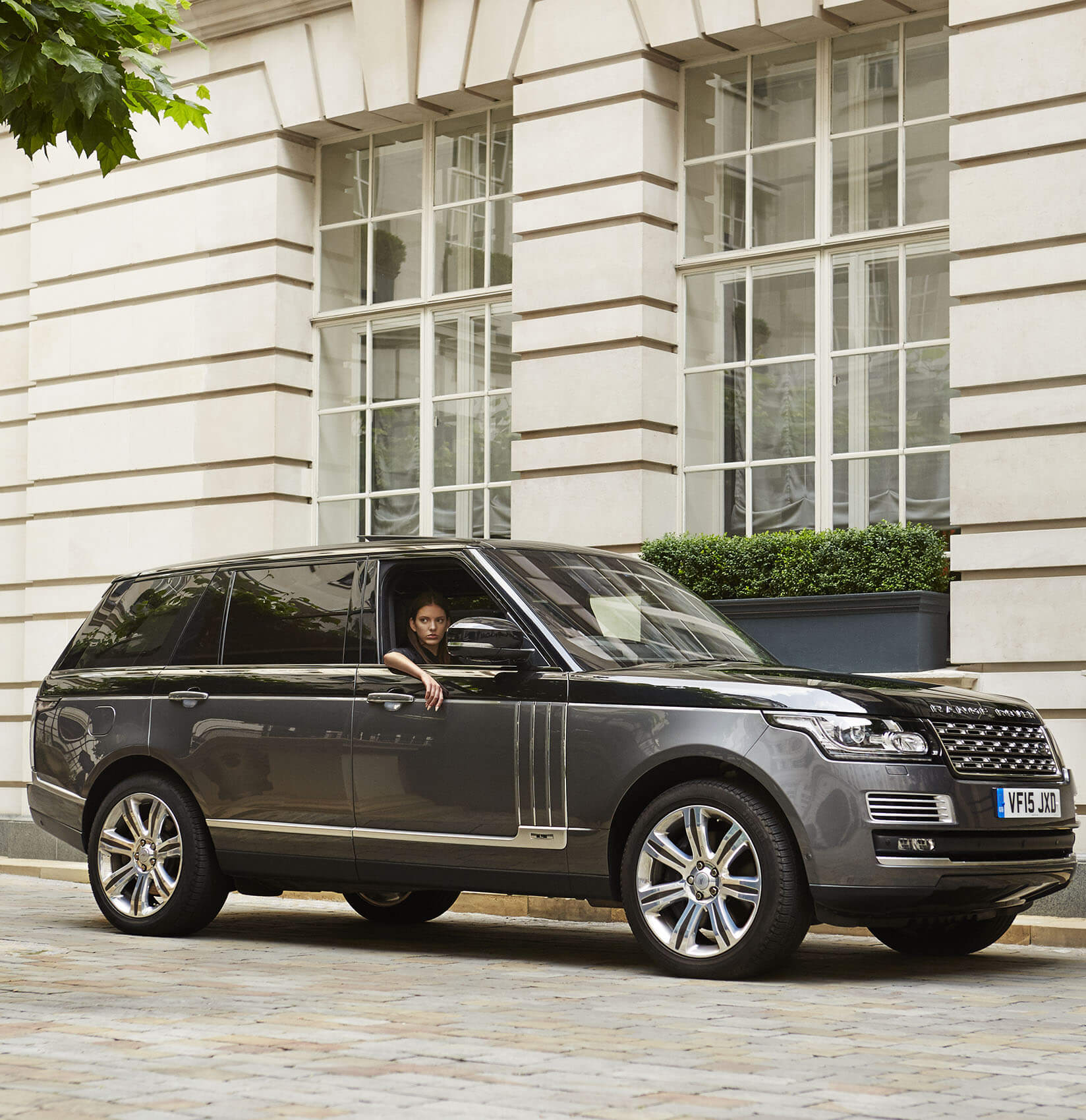 10 X RANGE ROVER: BEHIND THE SCENES OF OUR AW16 ISSUE - 10 Magazine