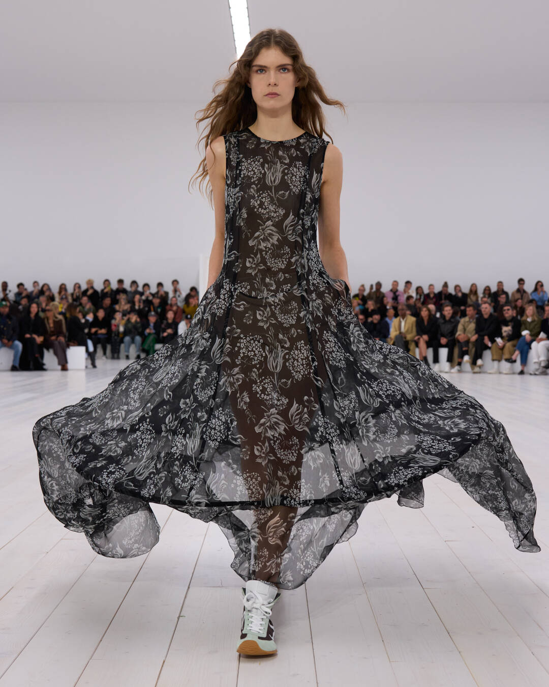 Loewe: Ready-To-Wear SS25 - 10 Magazine